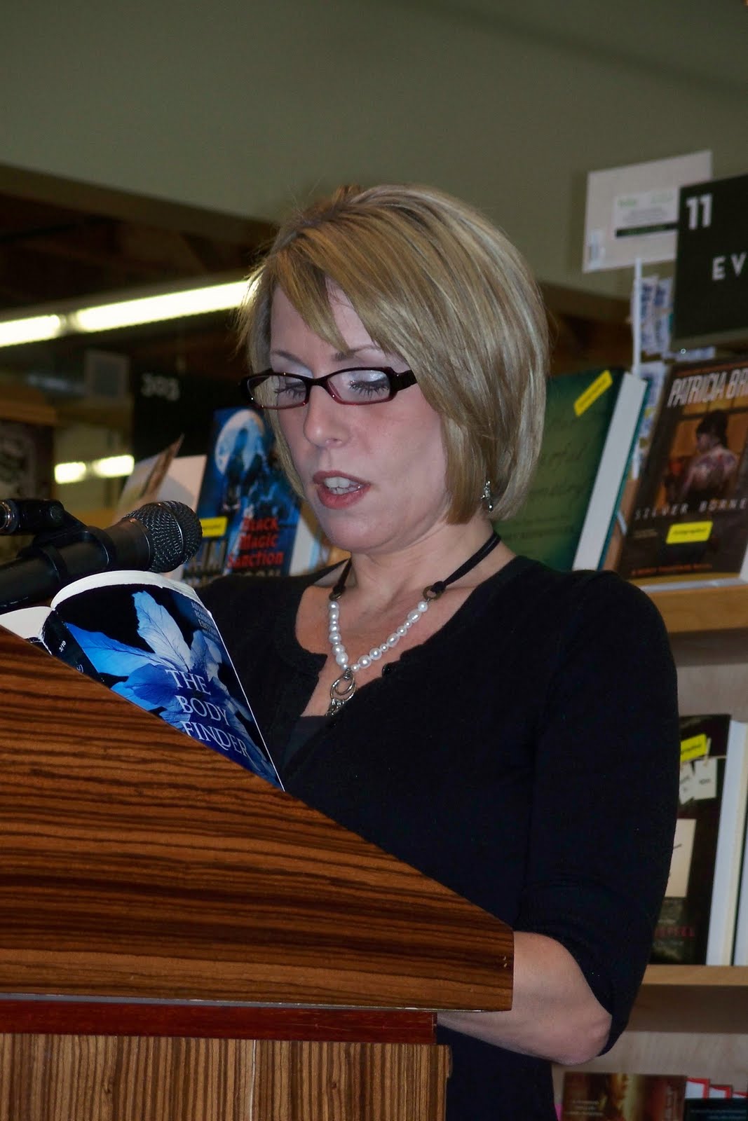 The Eager Readers: Awesome Book Event! Kimberly Derting!