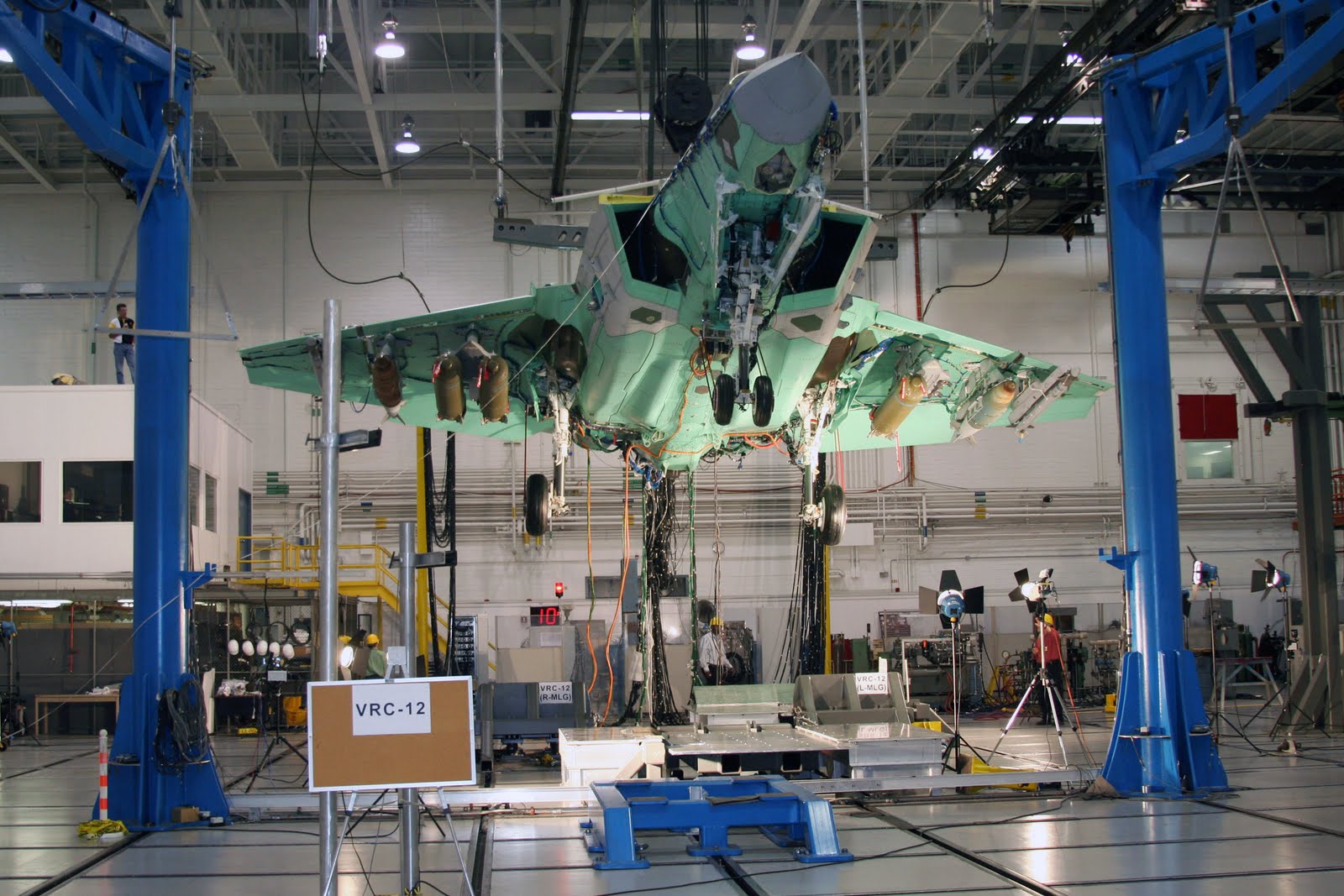 Berita HanKam: Lockheed Martin F-35 Navy Jet Confirms Carrier-Landing ...