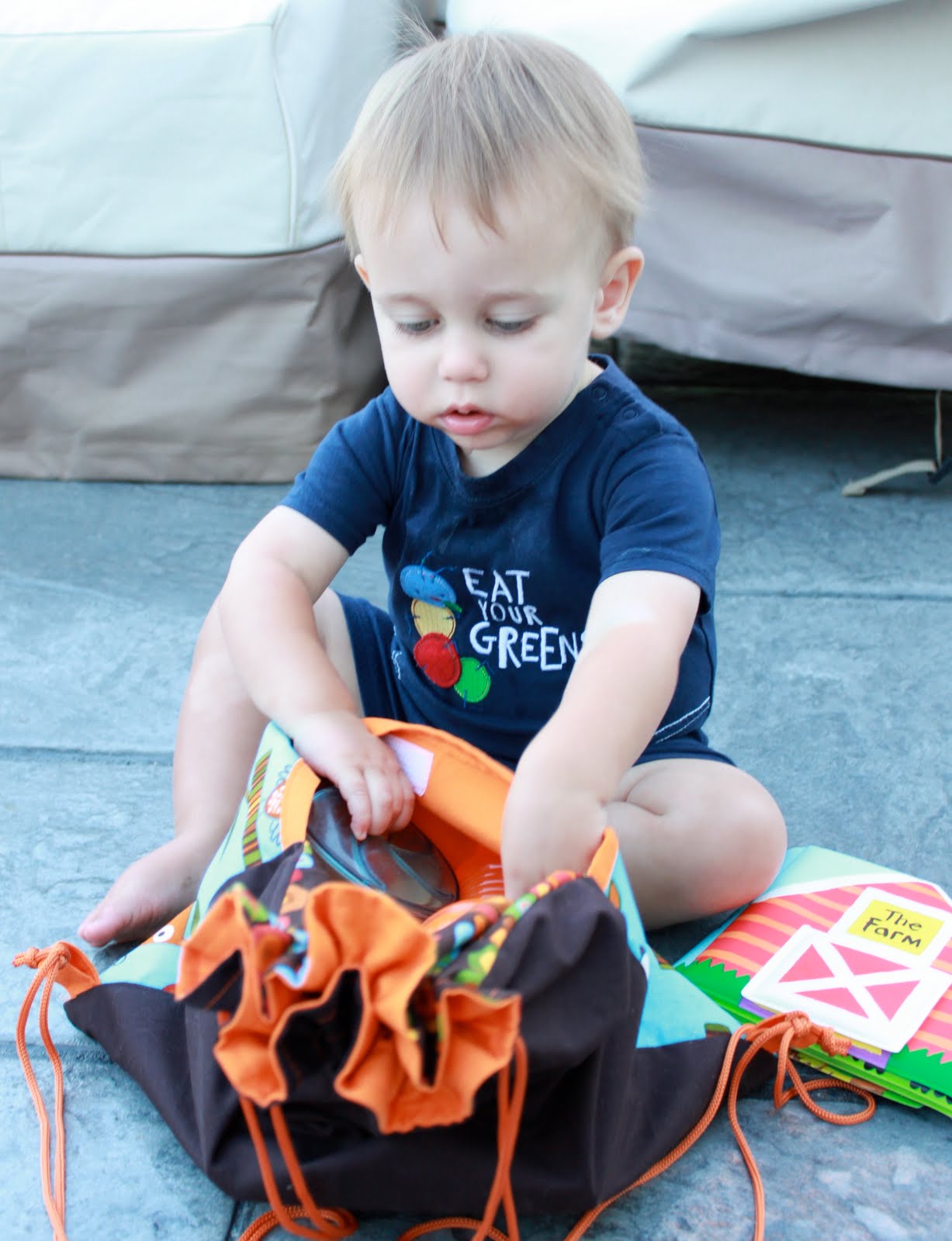 everywhere orange: Drawstring Backpack