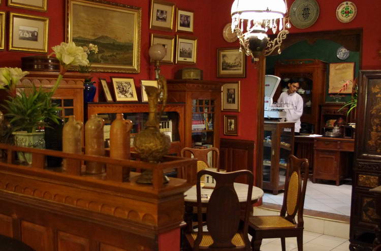 HUIZE TRIVELLI Heritage Resto and Pattisier @ Jl Tanah Abang 2, Jakarta ...