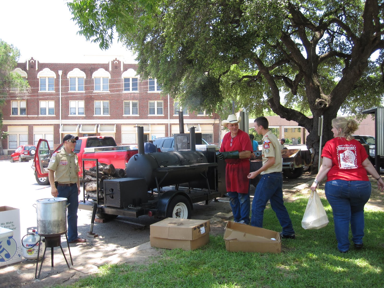 Man Up: Tales of Texas BBQ™: Miiller's Llano Smokehouse & Llano town square