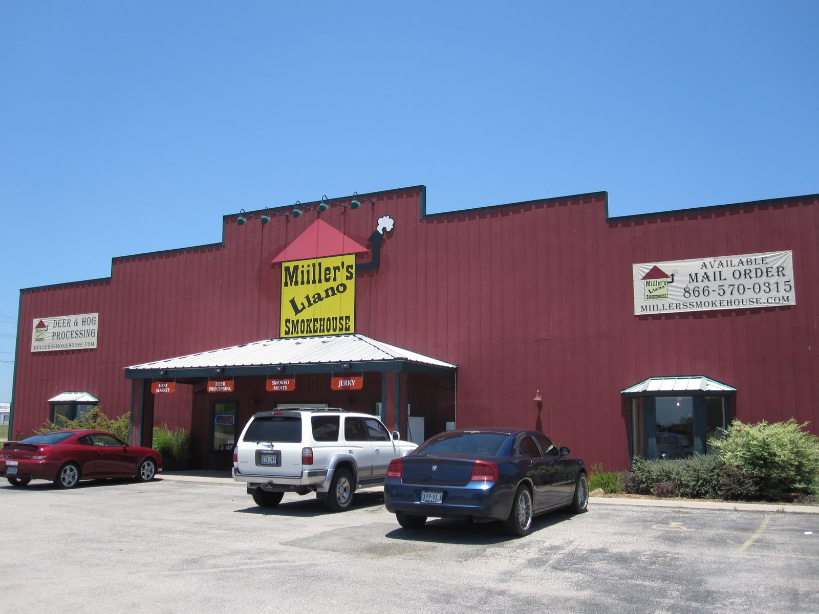 Man Up: Tales of Texas BBQ™: Miiller's Llano Smokehouse & Llano town square