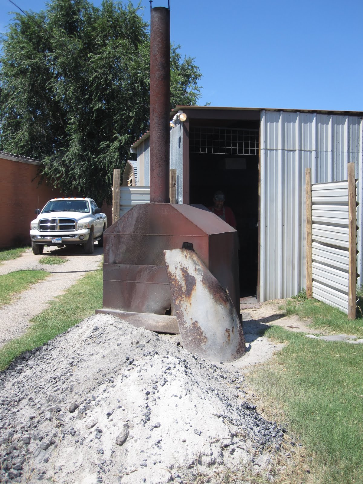 Man Up: Tales of Texas BBQ™: Big Boy's pits