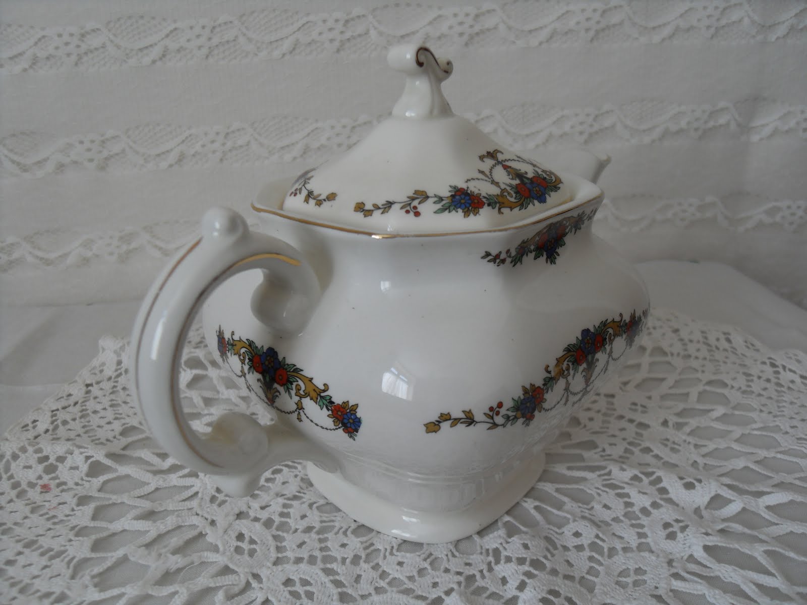Collectible Items: Alfred Meakin Teapot