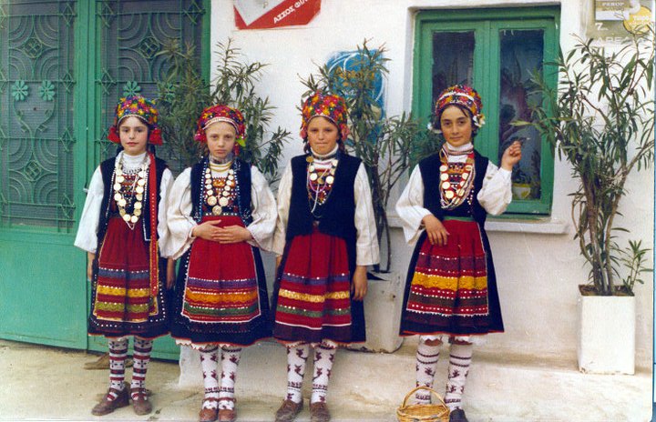 ΠΑΛΙΟΥΡΙ ΕΒΡΟΥ: ΤΕΣΣΕΡΙΣ ΣΥΝΟΜΗΛΙΚΕΣ ΦΟΡΩΝΤΑΣ ΤΗΝ ΠΑΡΑΔΟΣΙΑΚΗ ΜΑΣ ΣΤΟΛΗ