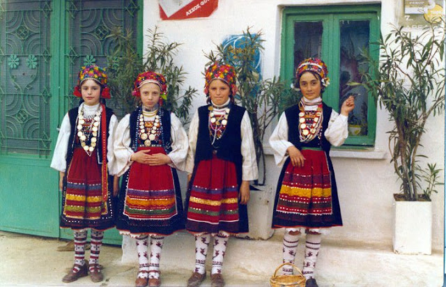 ΠΑΛΙΟΥΡΙ ΕΒΡΟΥ: ΤΕΣΣΕΡΙΣ ΣΥΝΟΜΗΛΙΚΕΣ ΦΟΡΩΝΤΑΣ ΤΗΝ ΠΑΡΑΔΟΣΙΑΚΗ ΜΑΣ ΣΤΟΛΗ