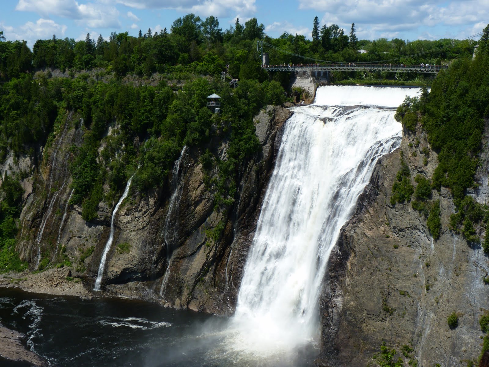 Le montréalpin: La chute du Faucon Noir