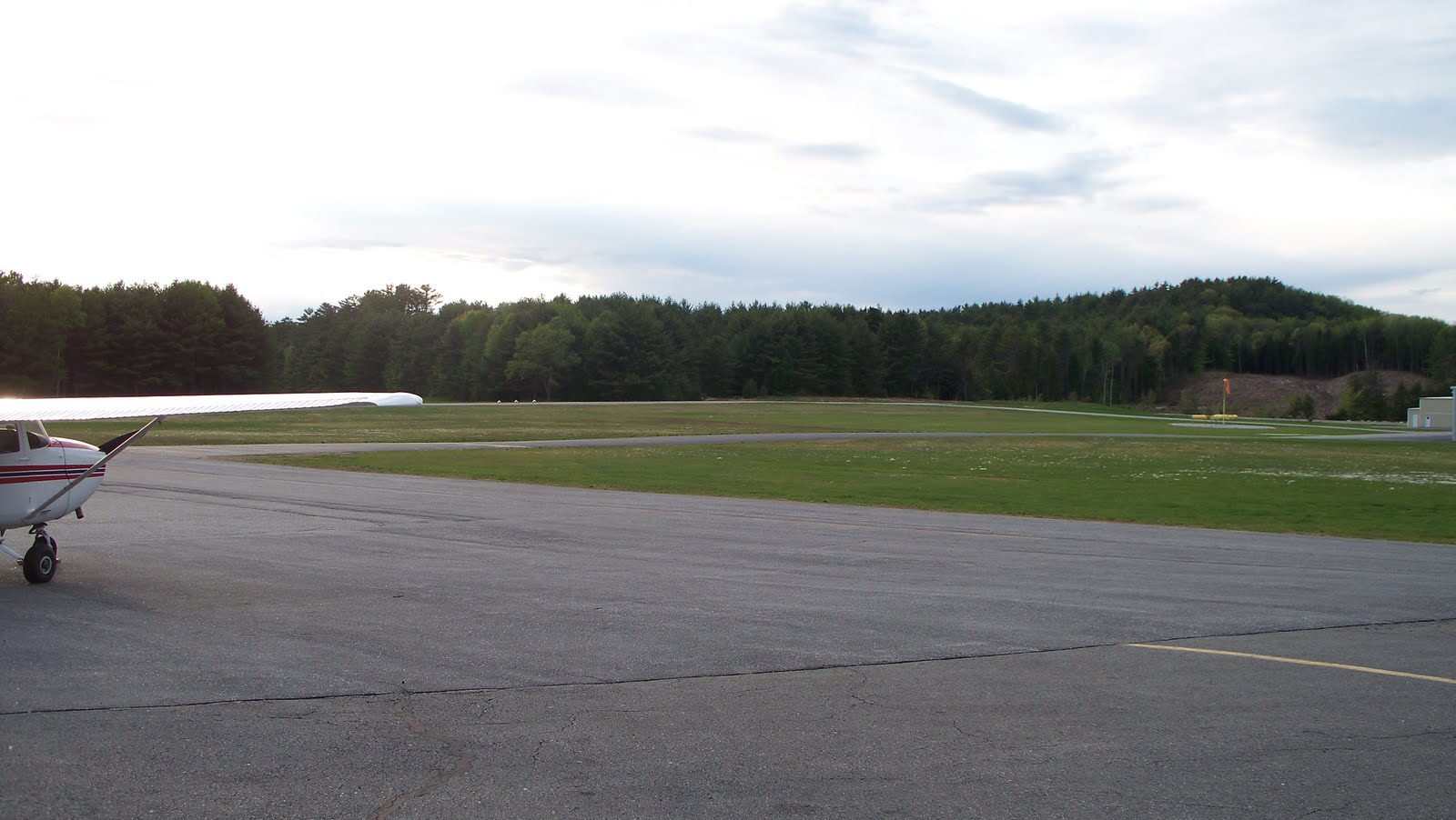 Airports in New Hampshire: Parlin Field 2b3 in Newport, NH