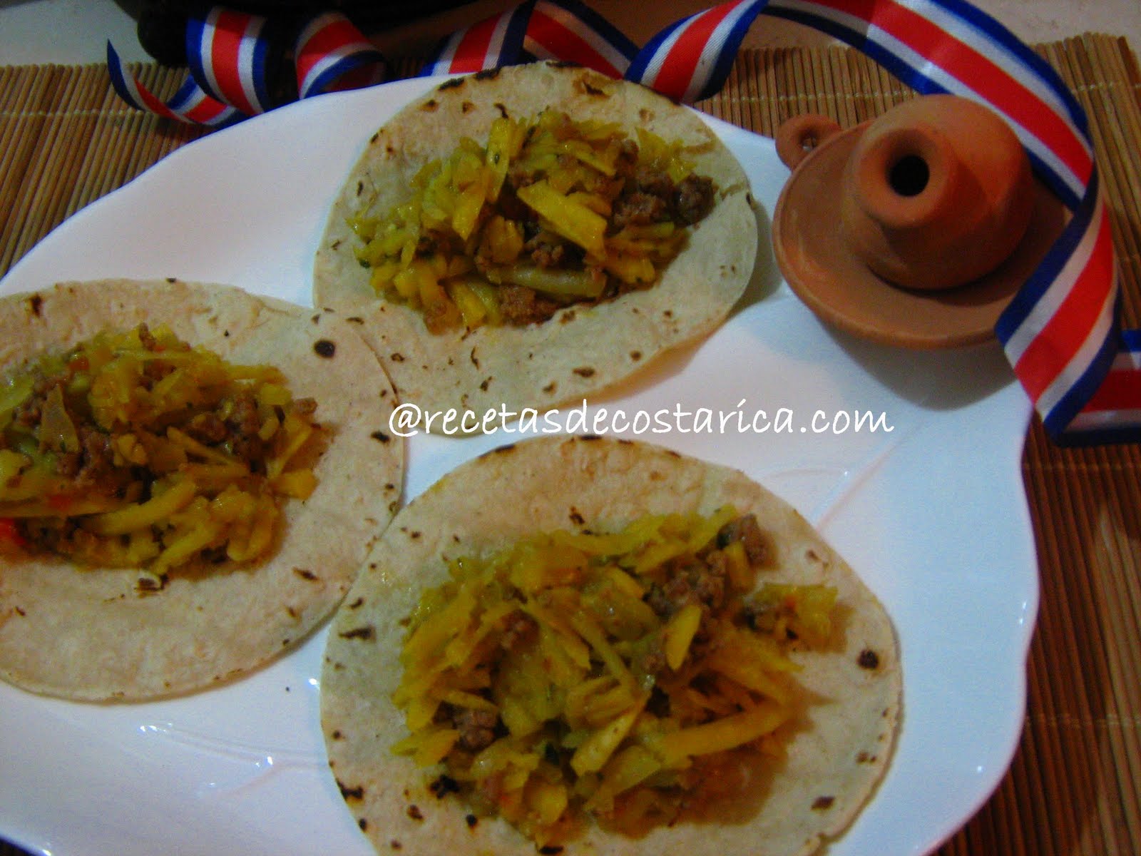 Cocina Costarricense: fruta de pan frita y picadillo