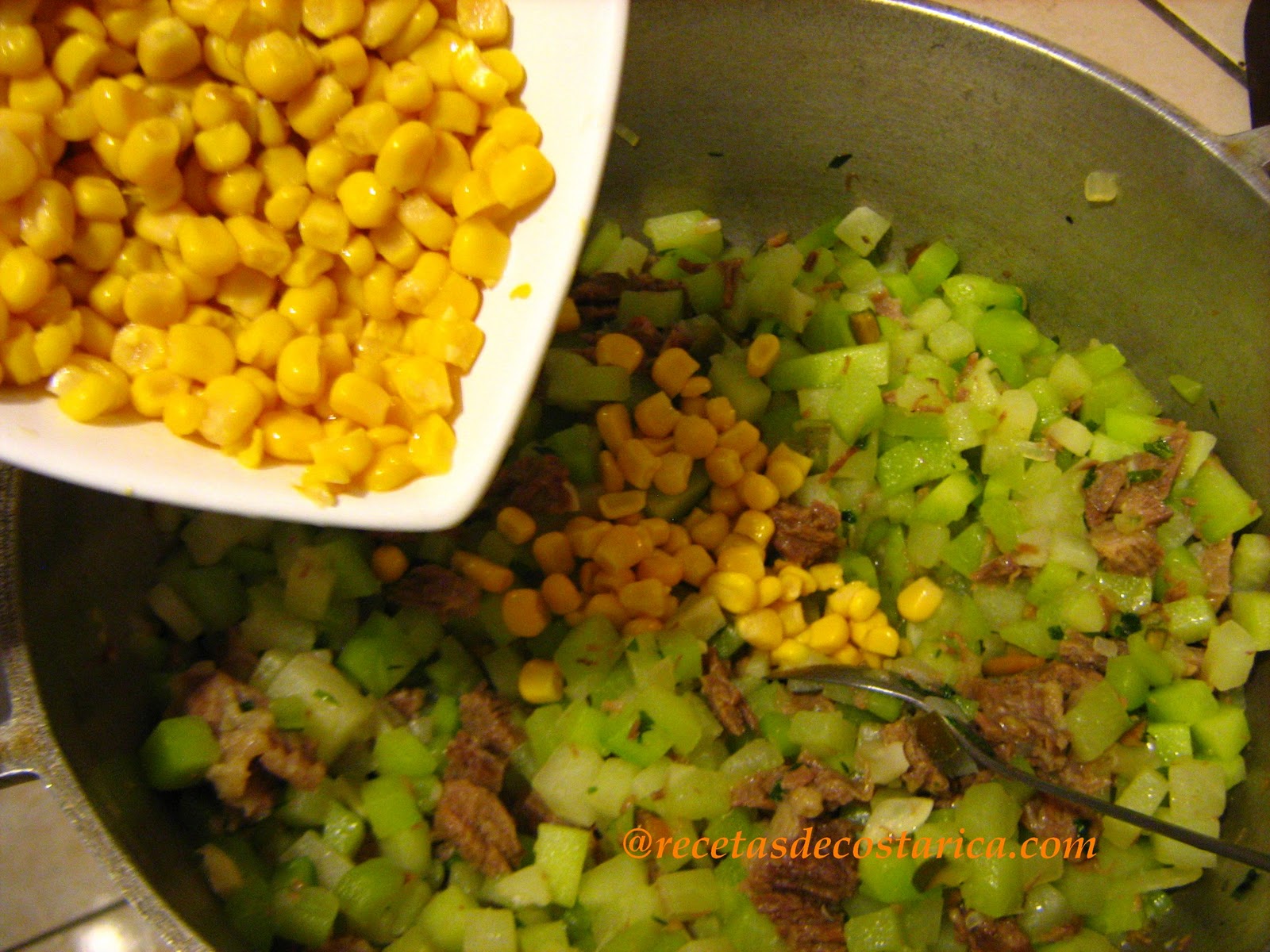 Cocina Costarricense: picadillo de chayote y maíz