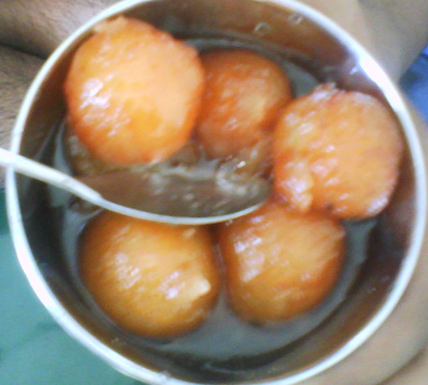 Cool Blogs: GULAB JAMUN IN LUNCH