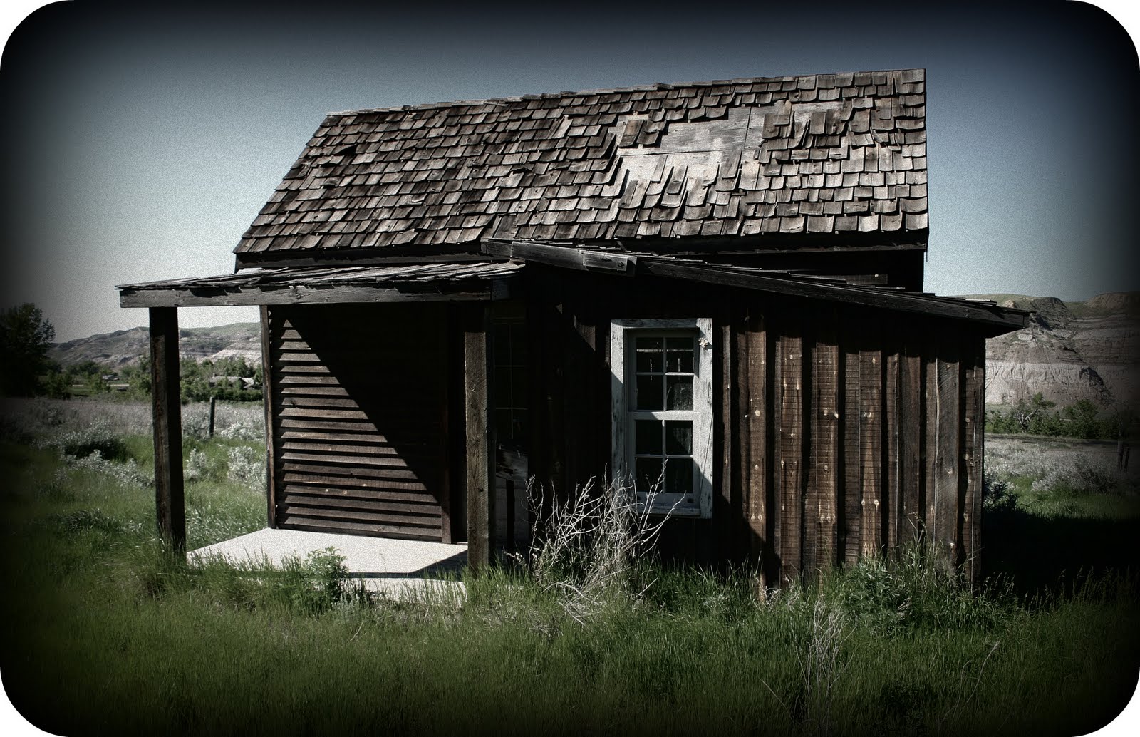 Mouse Droppings: The Ragged Old House - Trip to Drumheller