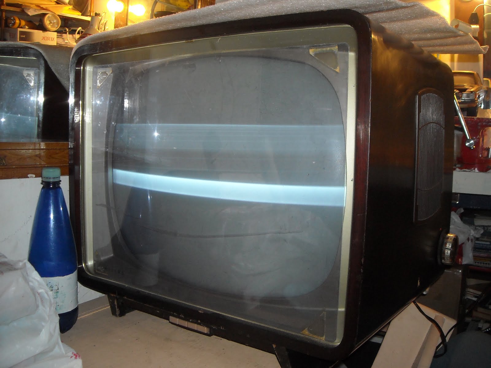Vintagería: Antiguo televisor Philips 21TE213A/05 1960