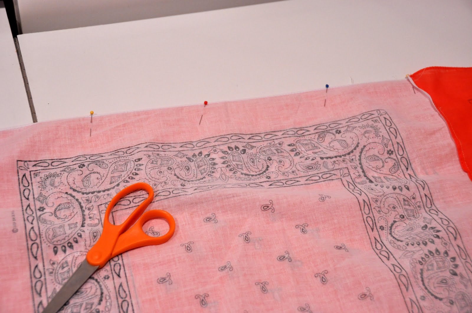 Aesthetic Nest: Sewing: Bandana Quilt Tablecloth (Tutorial)