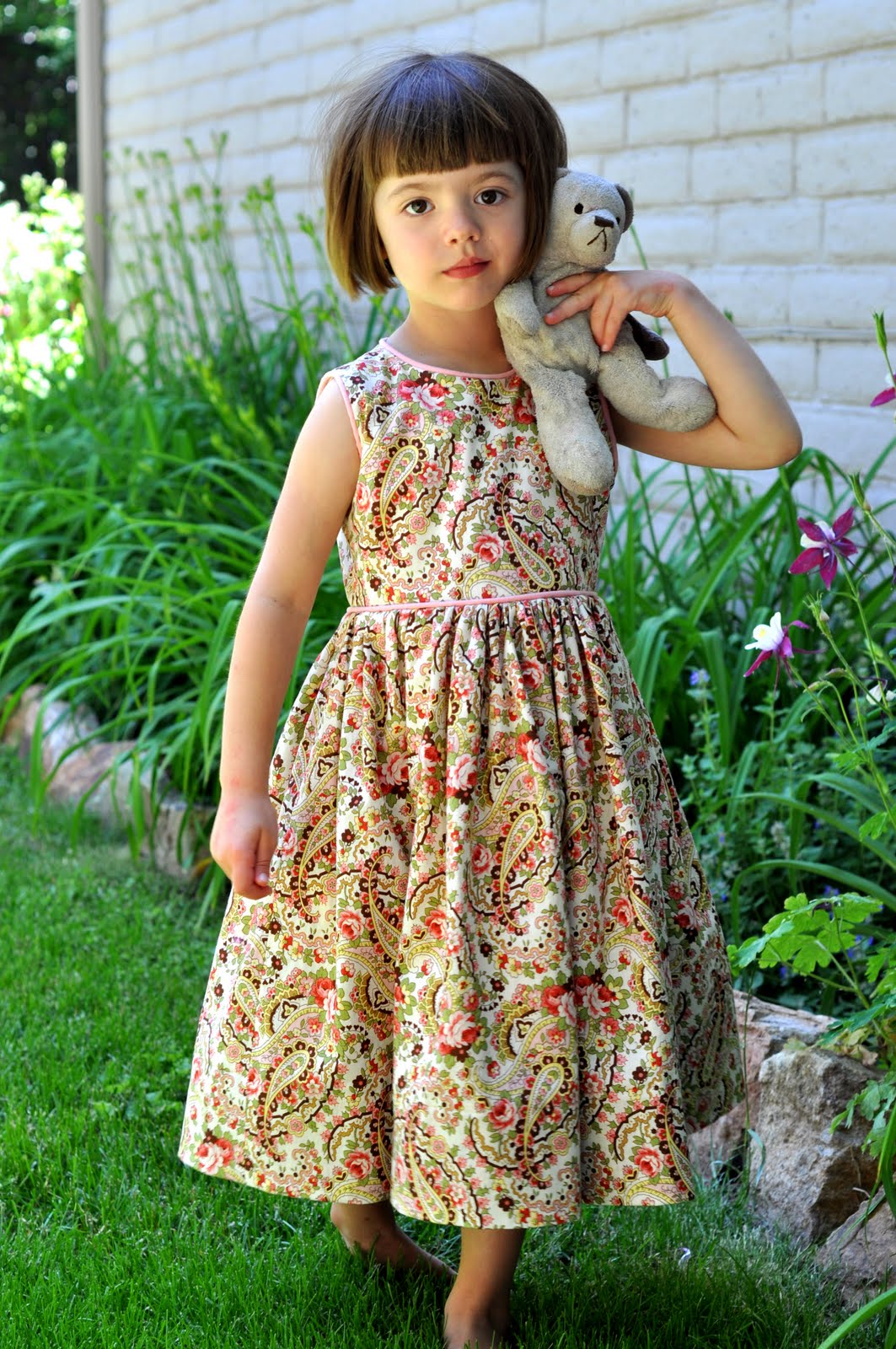 Aesthetic Nest: Sewing: Paisley and Cabbage Roses Classic Dress