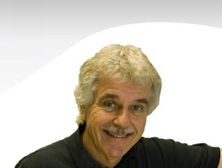 Comunicate Un Poco: ¿Quién es Mark L. Knapp?