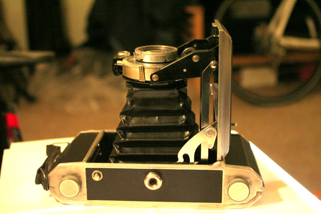 Curious Ghe: Restoring a Roamer II Folding Camera