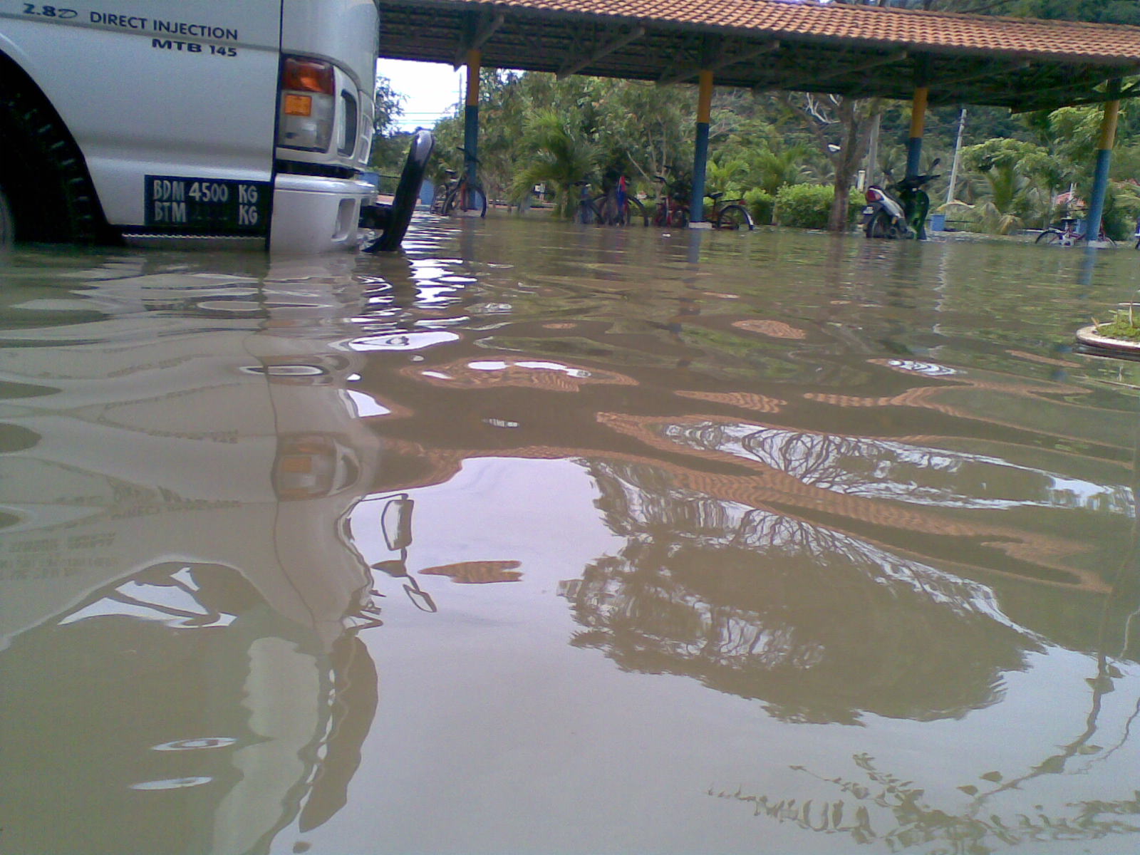 Aku Ke Ini | Blog Pandangan Diri: GAMBAR MENARIK BANJIR DI PERLIS