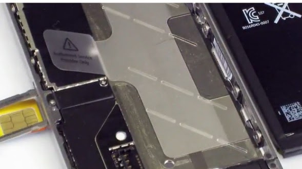 nevertheless: Ripping apart and reassembling an iPhone 4 in techie ambience