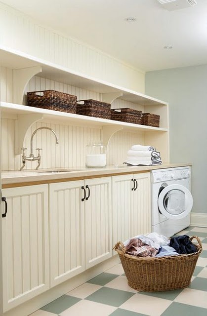 White Wood : Laundry room