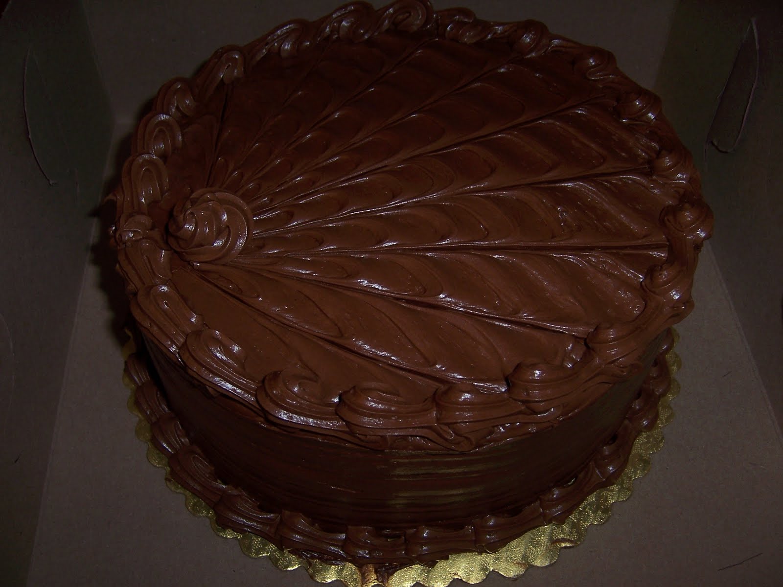 Cups-N-Cakes: Chocolate Fudge Birthday Cake