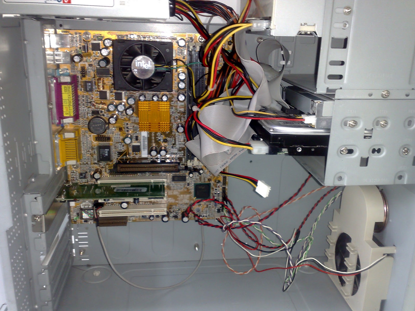 Tareas: Desarmado Y Ensamble De Una PC