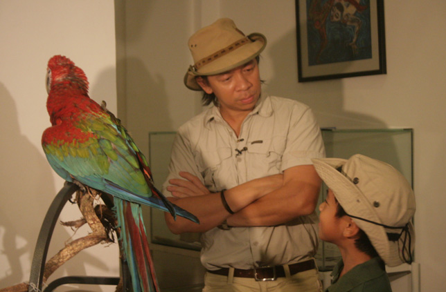 Showbiznest: Kuya Kim Joins By His Son Jose Atienza in "Matanglawin"