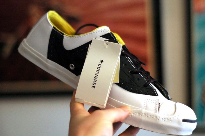 east side bride: Black Tie Converse