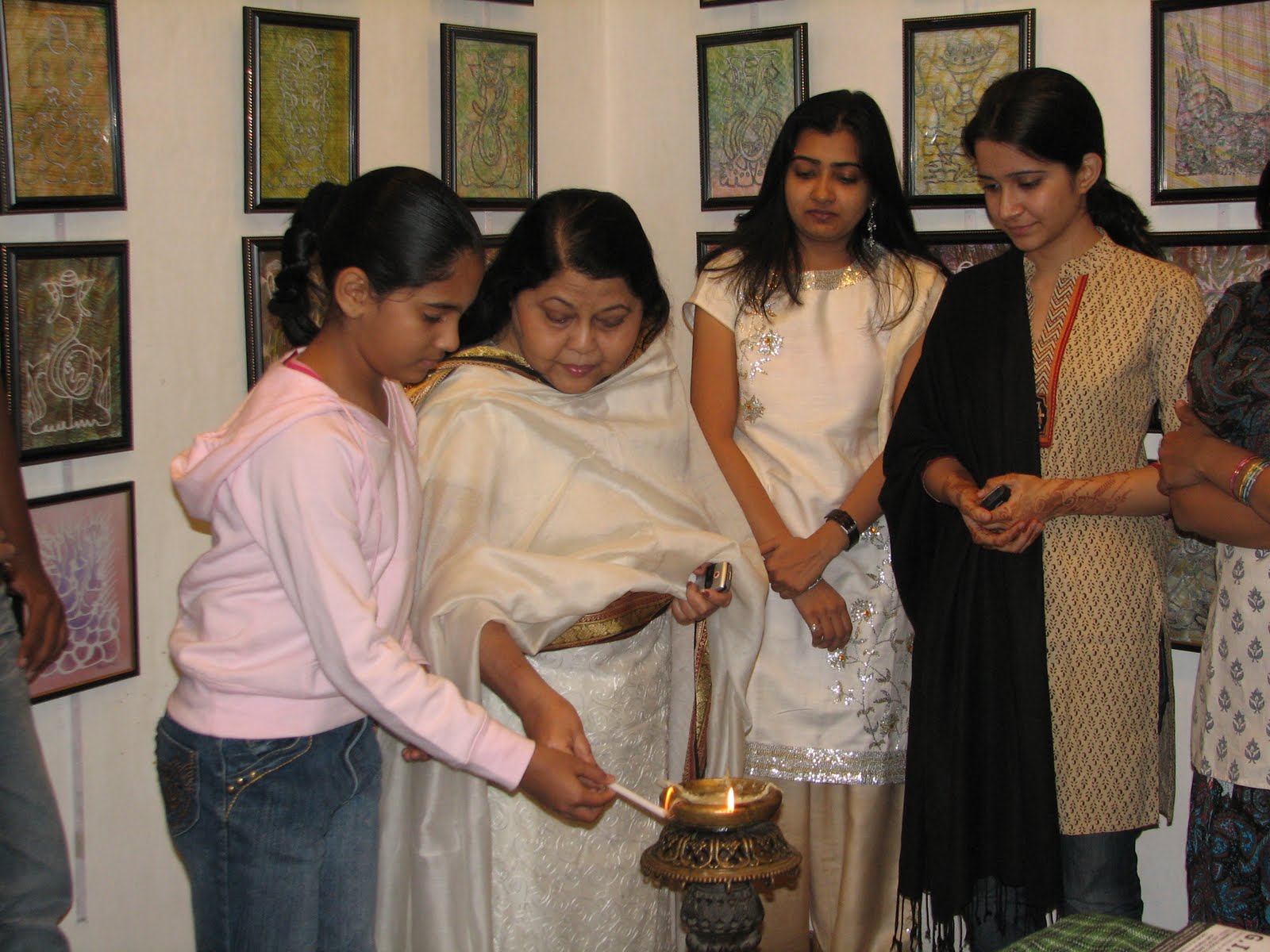 MAYOR OF AHMEDABAD "Legacy of late Aneesa Begum Mirza" show held in ...