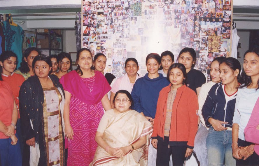 MAYOR OF AHMEDABAD "Legacy of late Aneesa Begum Mirza" show held in ...