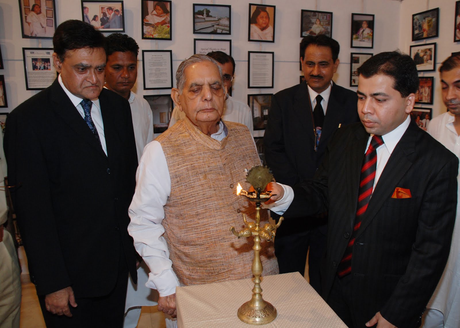 MAYOR OF AHMEDABAD "Legacy of late Aneesa Begum Mirza" show held in ...