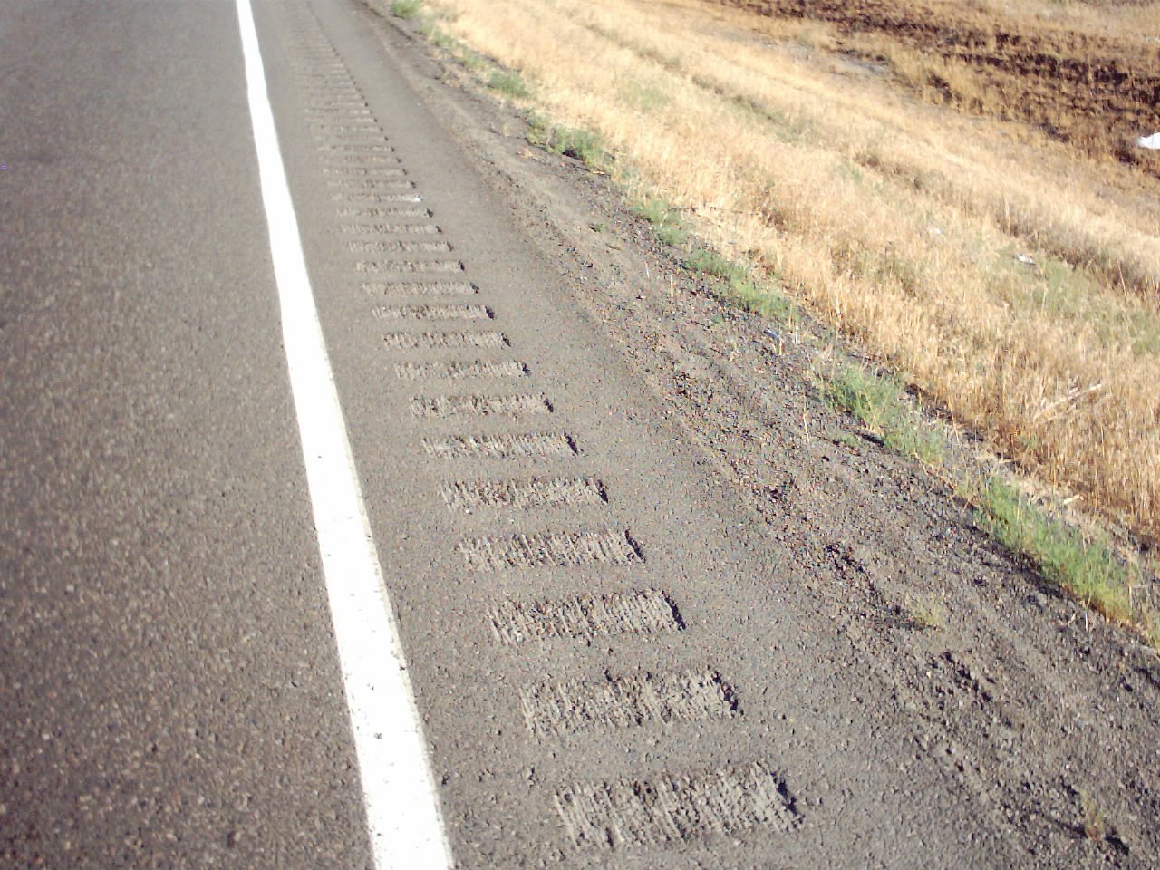 Kent's Bike Blog: Rumble Strips Can Be Done Right!