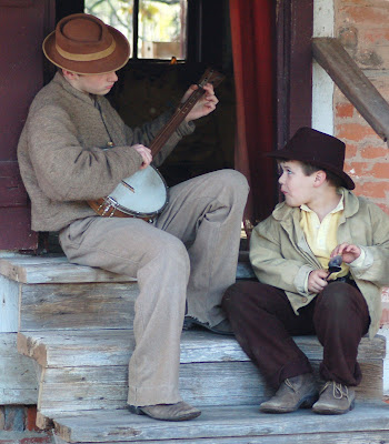 REMEMBER WHEN ?: Playing Spoons