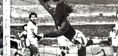 Who is the best goalkeeper in ur opinion?