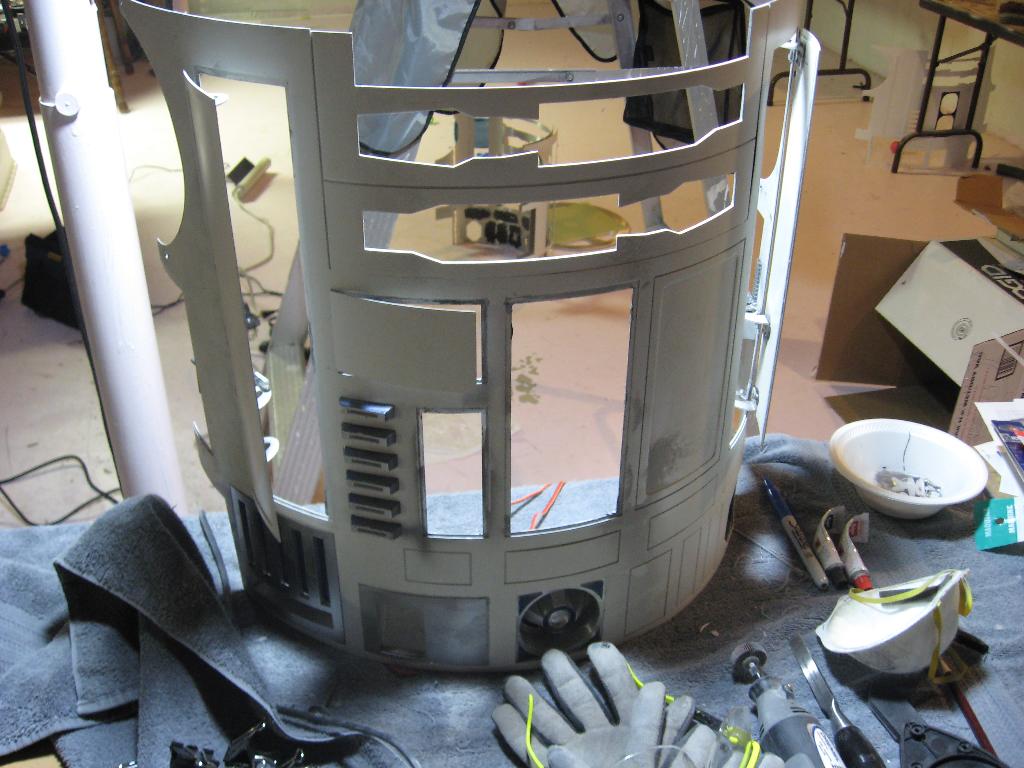 Paul's R2-D2 Project: More skin upgrade work plus the cpu arm