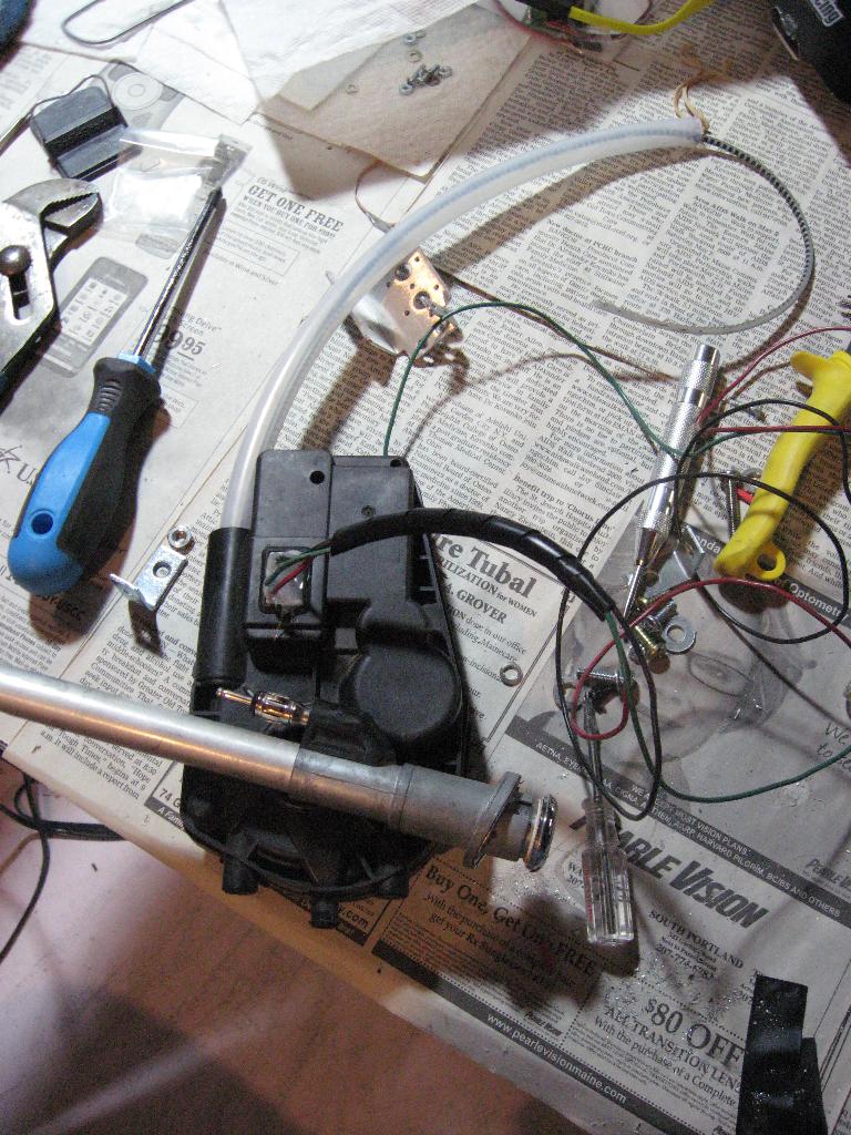 Paul's R2-D2 Project: Part 2: Building a computer interface arm for R2-D2