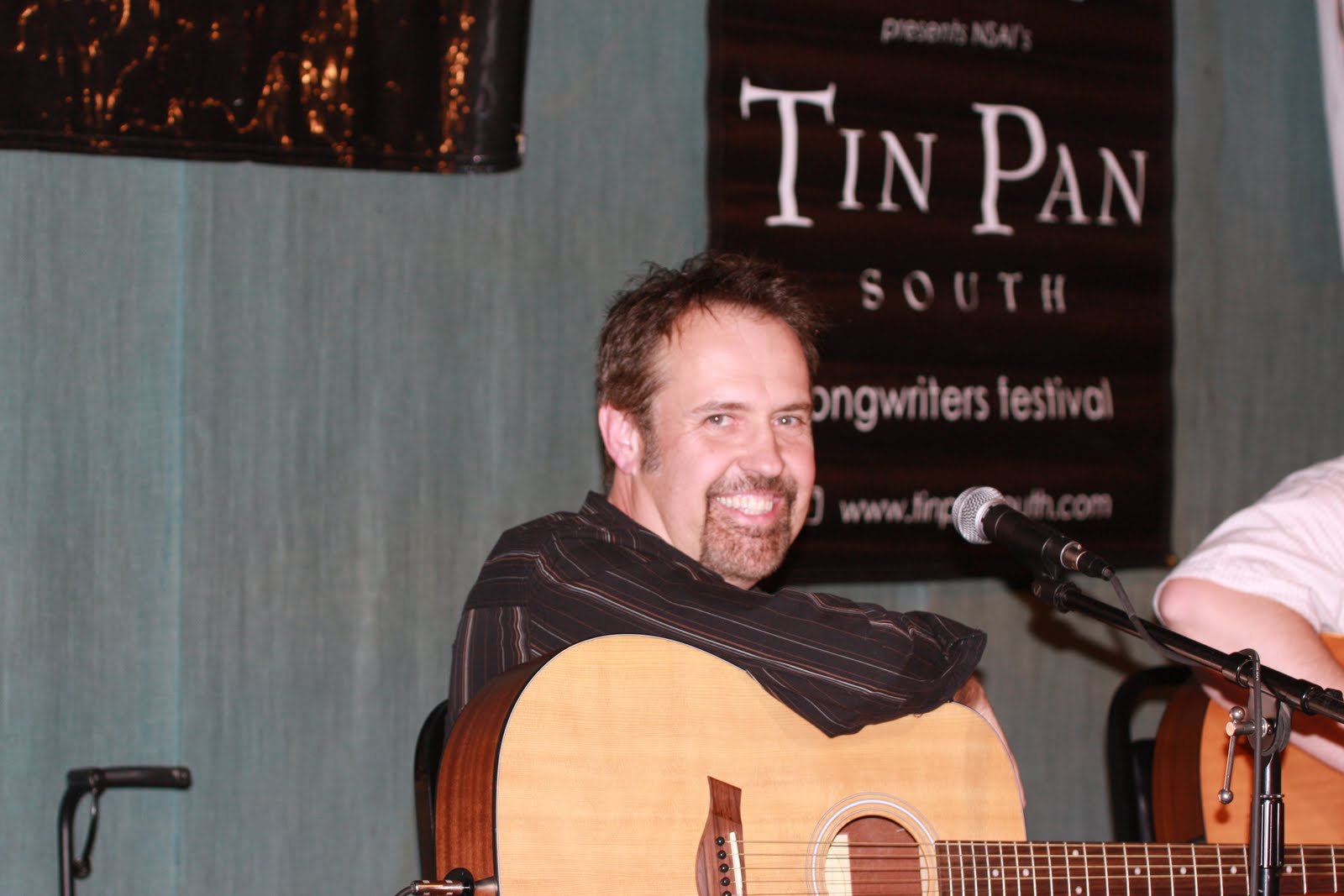 Moments By Moser: BILLY YATES: Interview "Bill's Barber Shop"