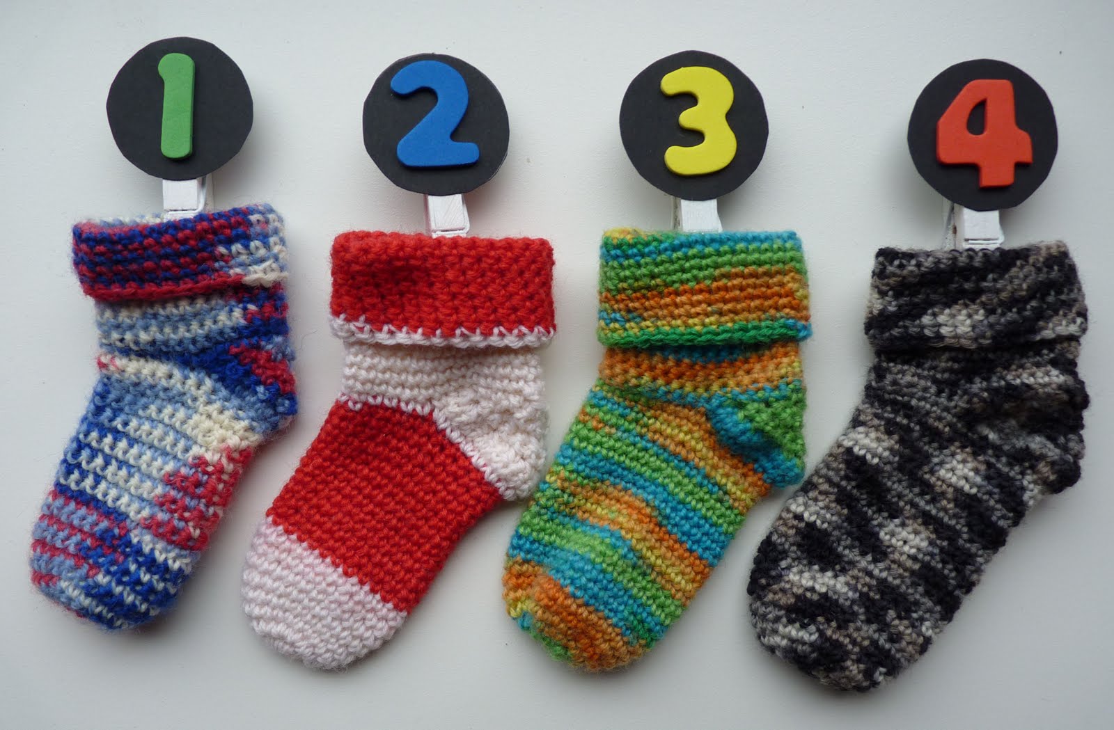 The Adventures of the Gingerbread Lady: PATTERN: Advent Baby Socks