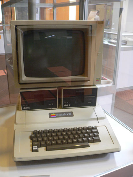 LA EVOLUCION DEL COMPUTADOR: COMPUTADORAS APPLE II