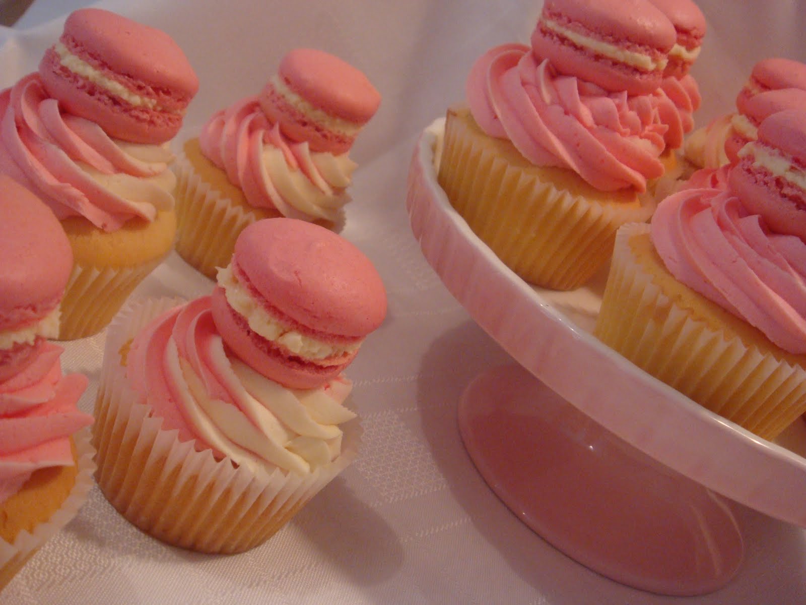 butter hearts sugar: Macaron Topped Cupcakes