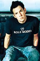 Life Music Now !: Pierre Bouvier (Simple Plan) #colunas bioGraphy