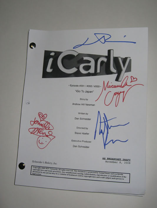 icarly-jennettemccurdy: libreto de icarly firmado por todos