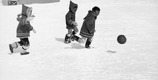 Ape Canyon News Service: Picture of the day - Inuit children playing ...