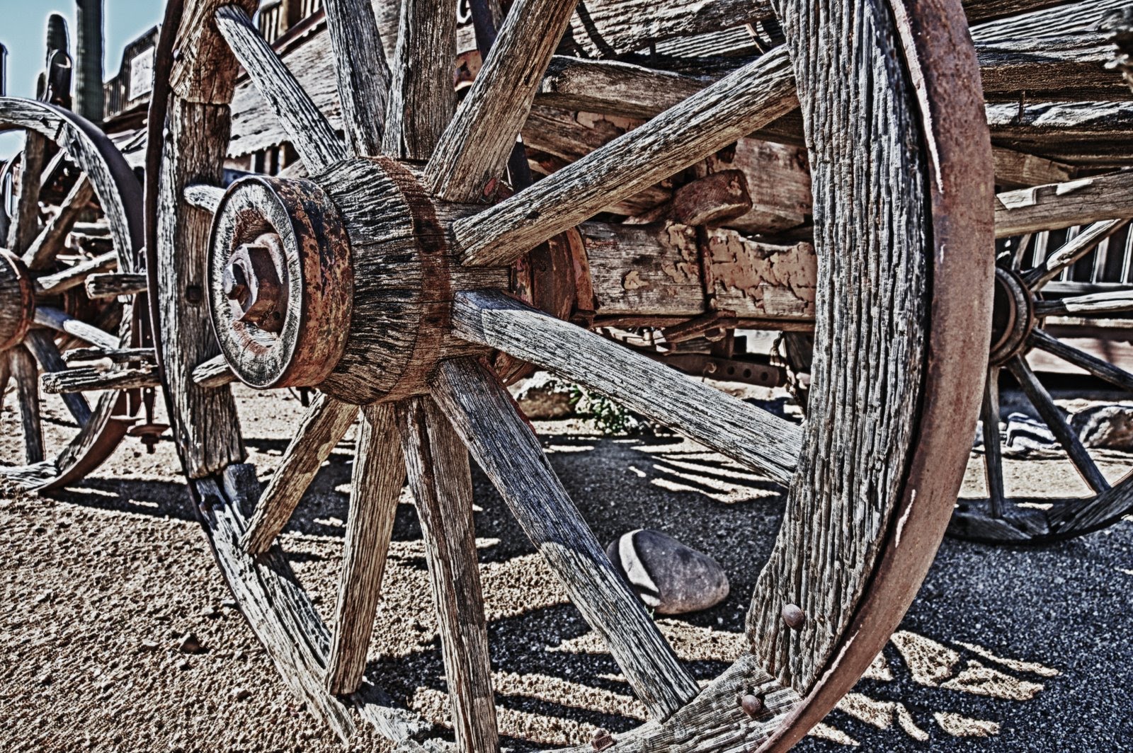 Paixao Family Blog: Wagon Wheel HDR Photography