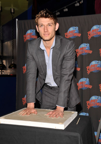 kenneth in the (212): The Otherworldly Alex Pettyfer