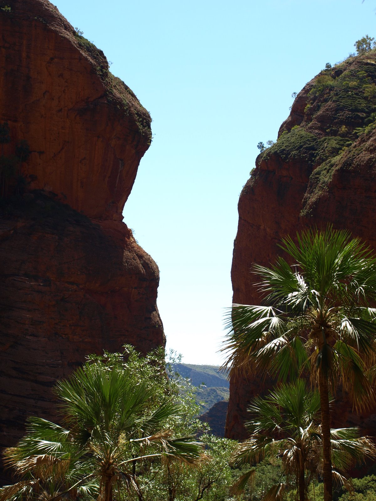 On The Road: Echidna Chasm and Mini Palms Gorge