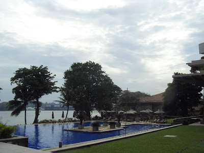 Cinnamon Lakeside Hotel