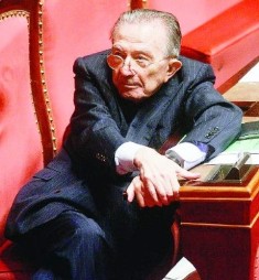 Storia di Scandale: CURIOSITÀ. La poltrona di Andreotti al Senato è ...