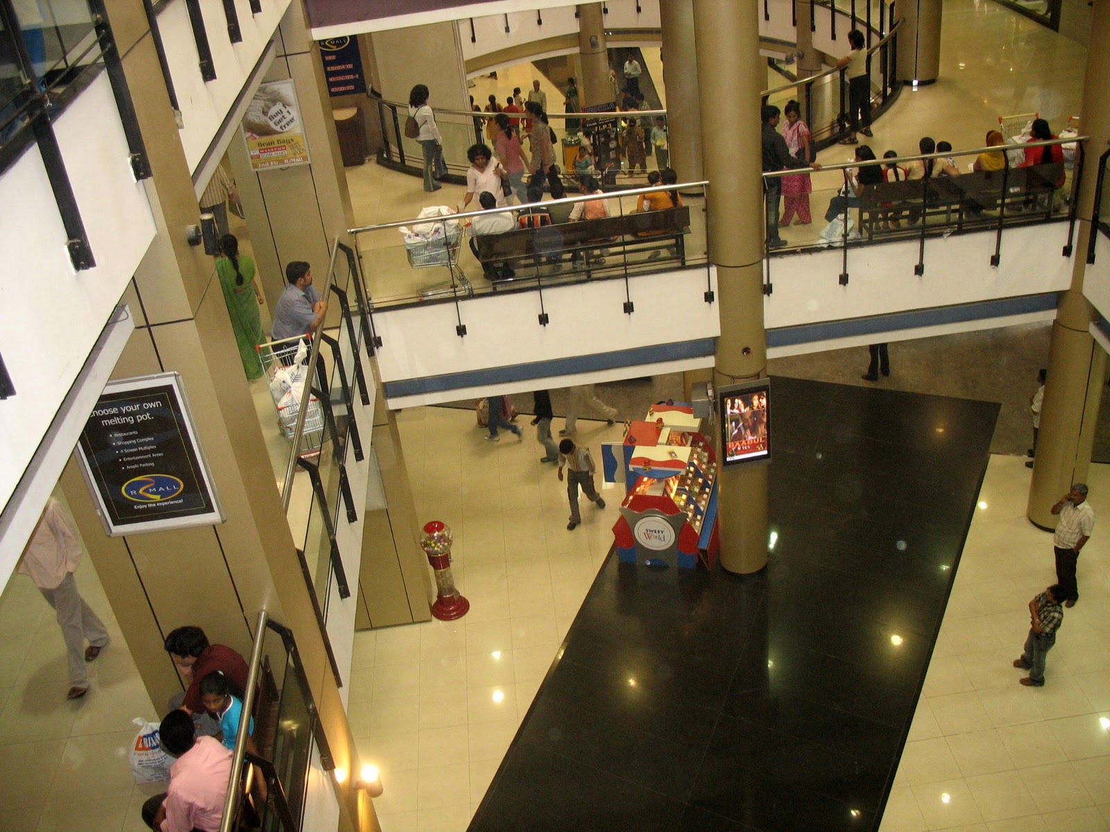 Stock Pictures: Mumbai Malls in the Suburbs of Mulund and Malad
