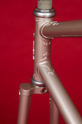 feather cycles: sarah's 650c fixed gear frame